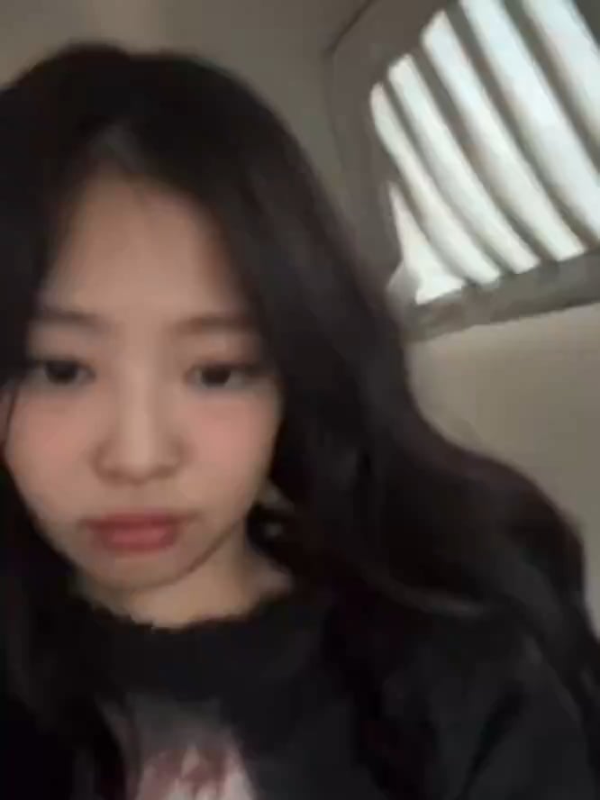 JENNIE singing the capybara song - BLACKPINK HUBS